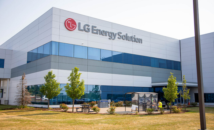 LG Energy Solution Wins $1.4B Mercedes-Benz Contract for EV Batteries